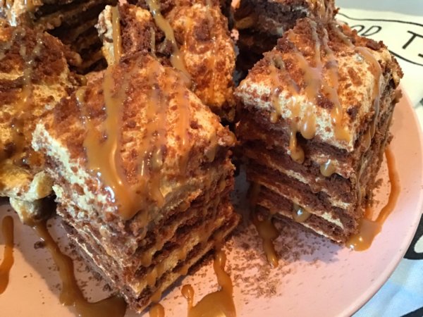 Hétvégi finomság: Házi csokis-karamellás marlenka | Mediterrán ételek ...